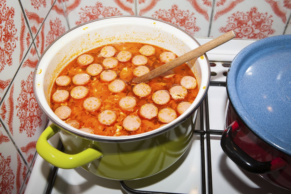 Fűszeres, káposztás virsli leves - Recept & Rejtvény Magazin